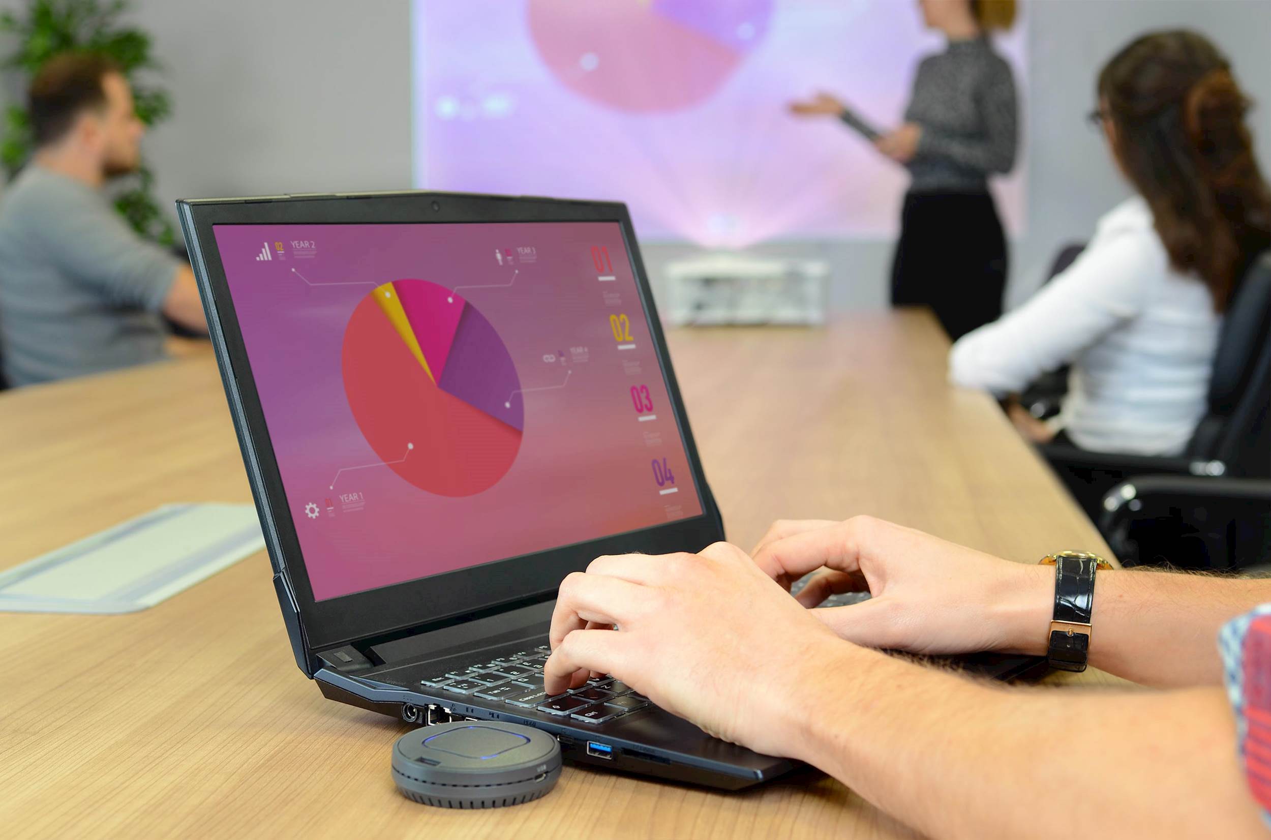 QuickCast Transmitter Presentations made simple! | Optoma Nederland